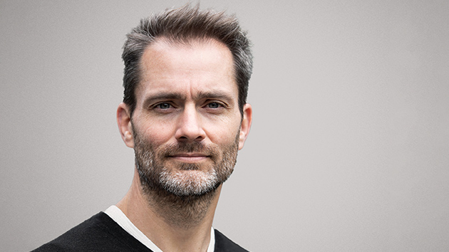 在 GTC 2021 AI 艺术画廊上的 AI 艺术家 Scott Eaton | NVIDIA